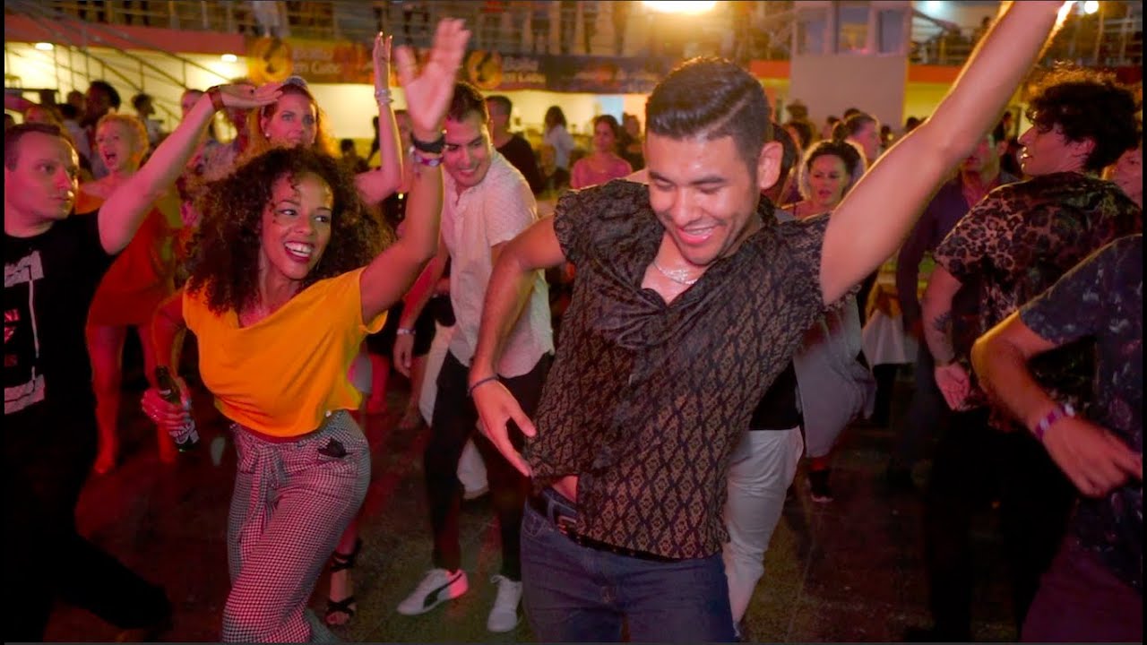 Bailando Salsa con Adalberto Alvarez y su Son en Cuba | Baila En Cuba ...