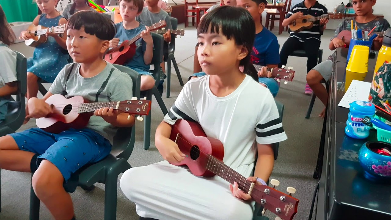4S Music - Ukulele (Funky Fish) - YouTube