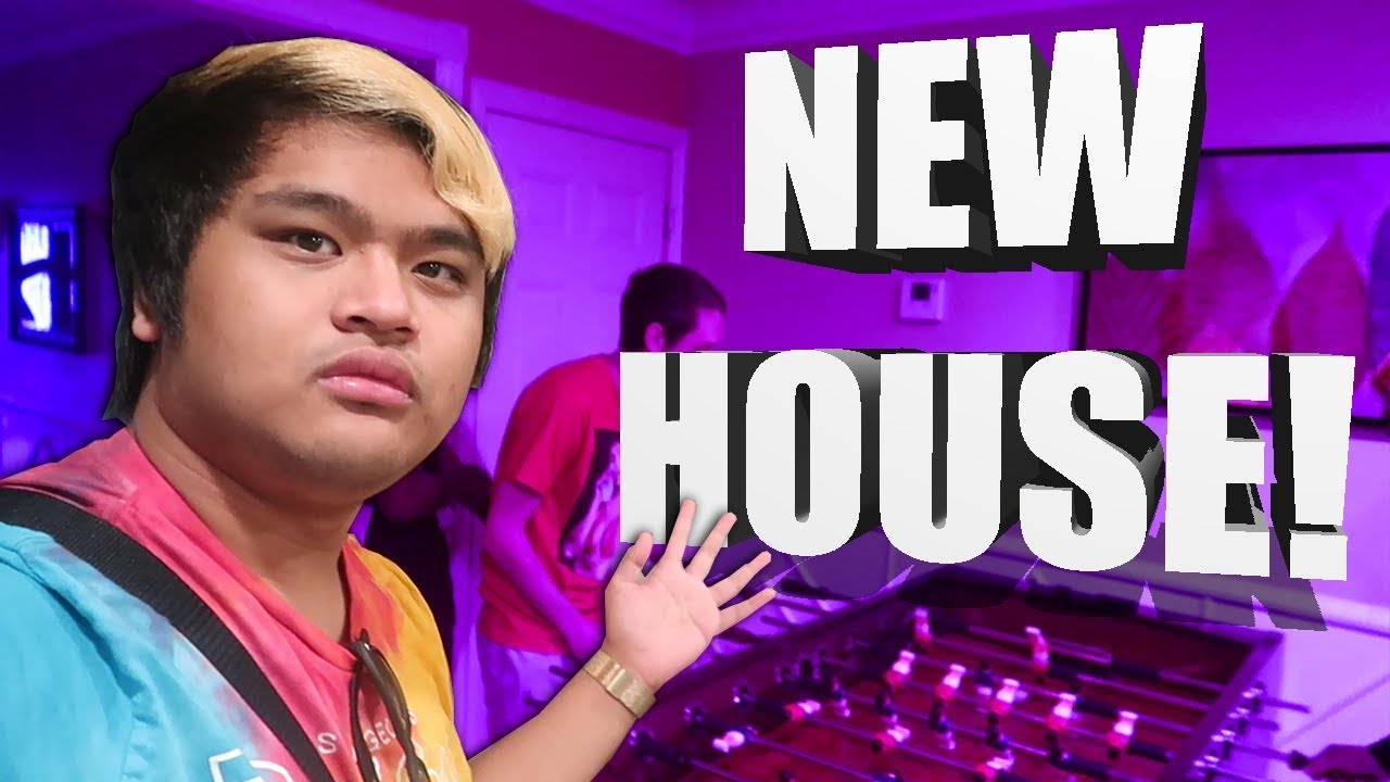 FIRST DAY IN THE NEW MINECRAFT SQUAD HOUSE! (REALMS SMP HOUSE) - YouTube