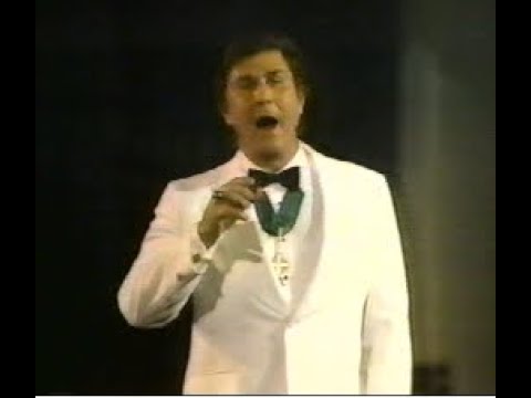 Sherrill Milnes sings "Maria" - Live, 1985 - YouTube