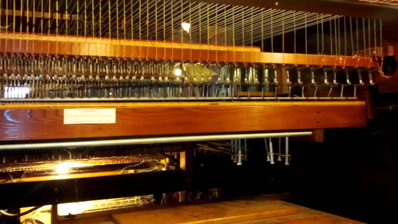 BACH: Toccata and Fugue in D Minor. Inside the tracker organ at ...