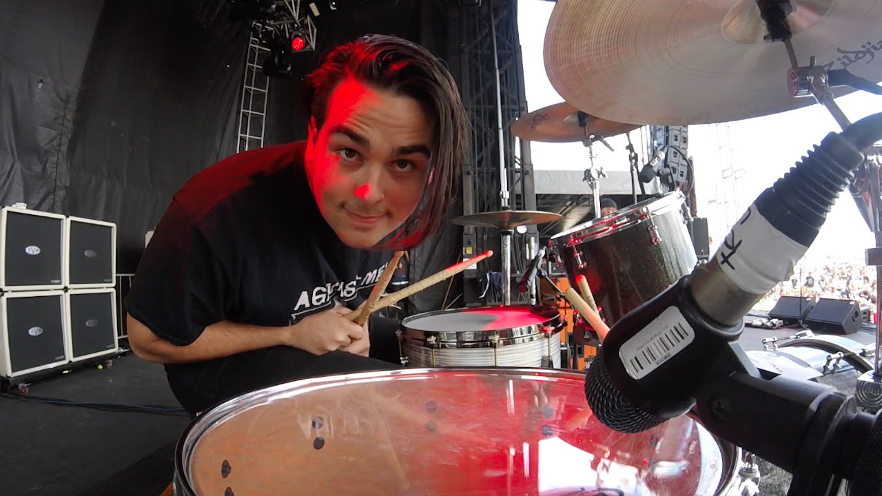 Connor Denis / Beartooth "The Lines" LIVE @ Chicago Open Air - YouTube