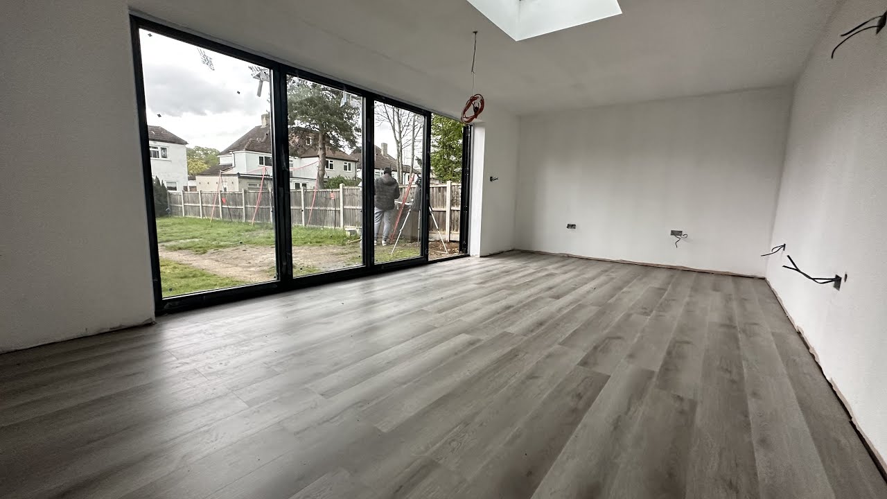 7x4 Garden House - Episode 9 Laying the LVT flooring - YouTube