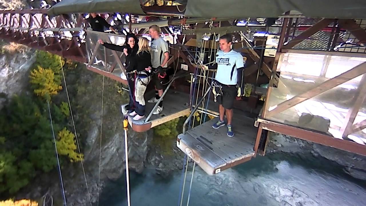Bungy jump Kate and Bernadette - YouTube