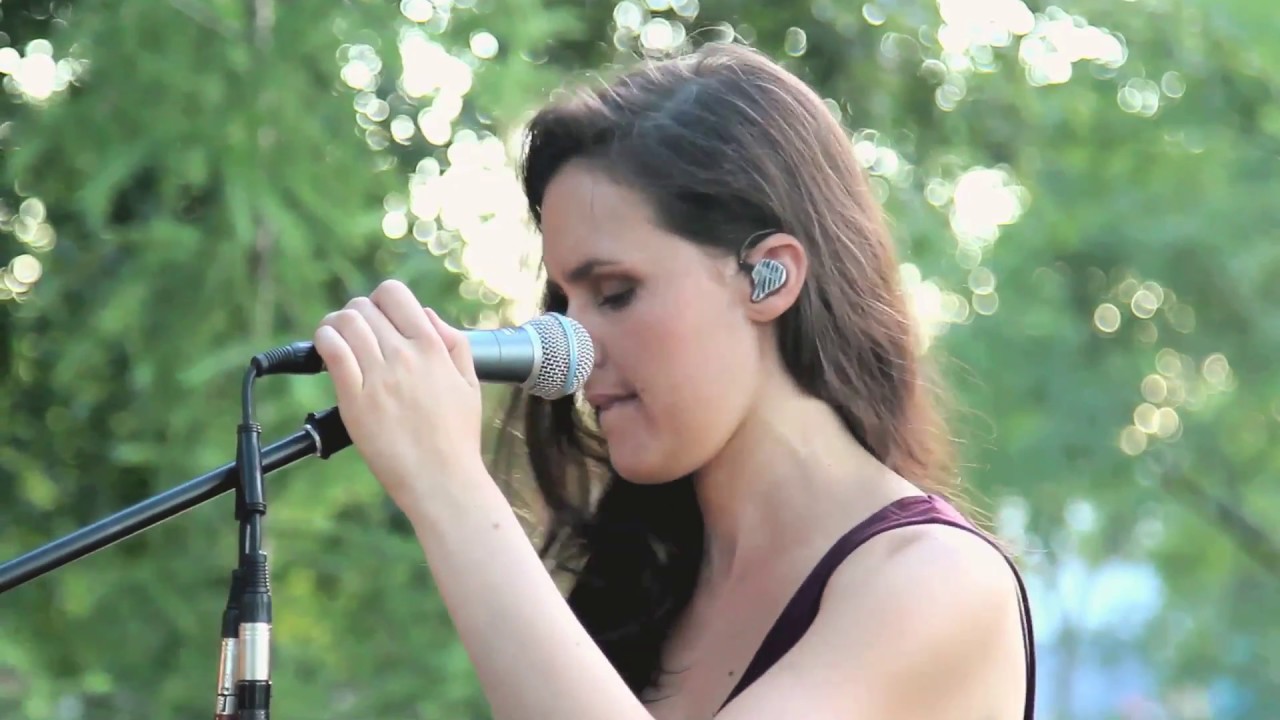 Bea Box - Escúchala - YouTube