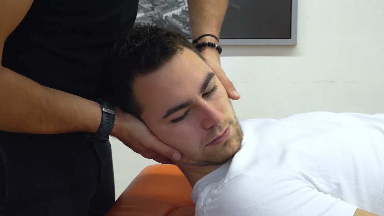 Test flexe a rotace krční páteře - vyšetření hypomobility horní Cp ...