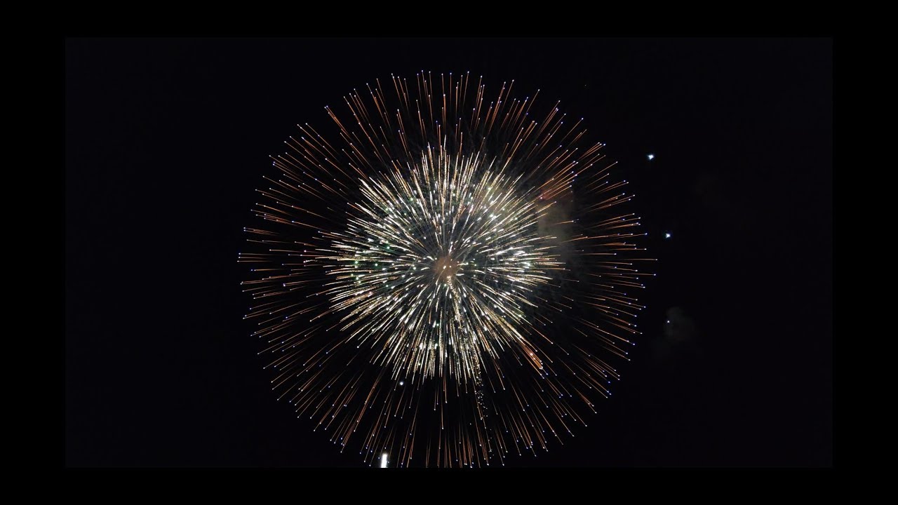 Spectacular Maltese Fireworks Display with HUGE Shells, up to 27 inches ...