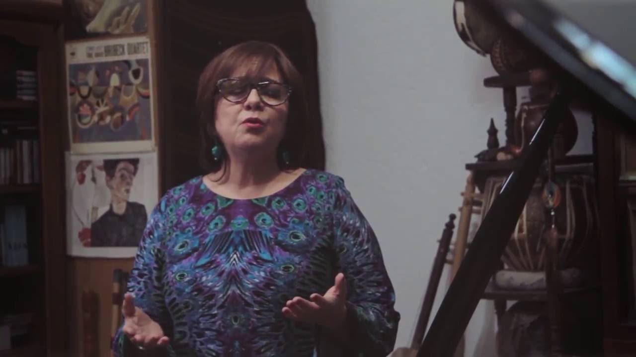 Laura Canoura y Andrés Bedó - Fruta Amarga - YouTube