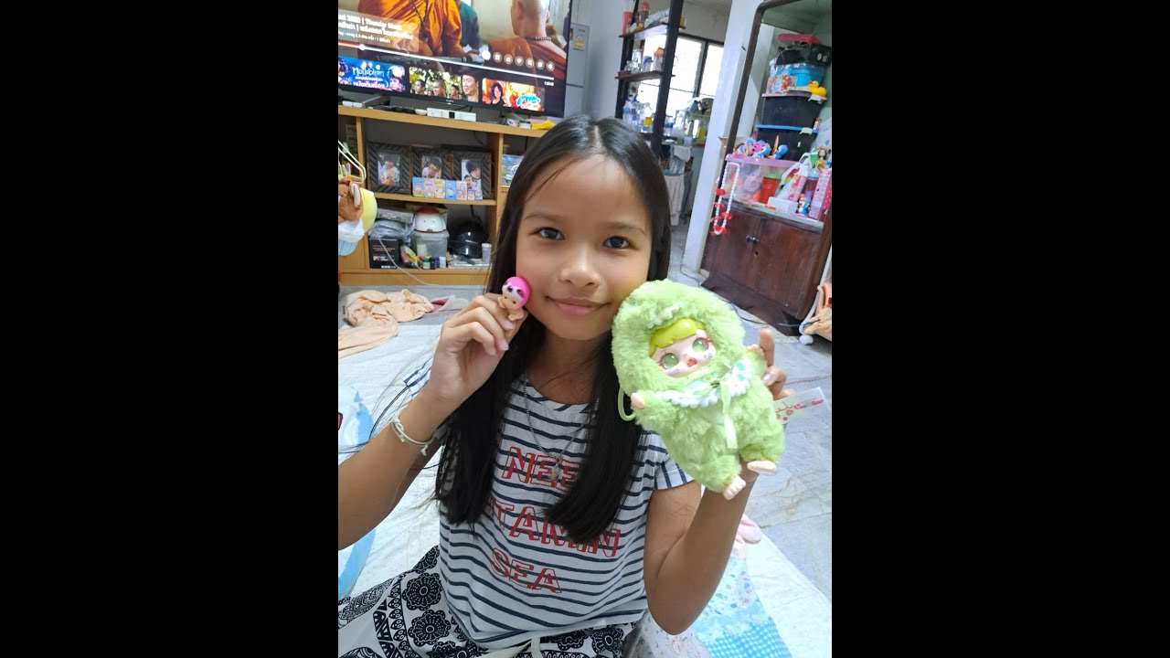 NatnichaCat - man chao art toy - YouTube