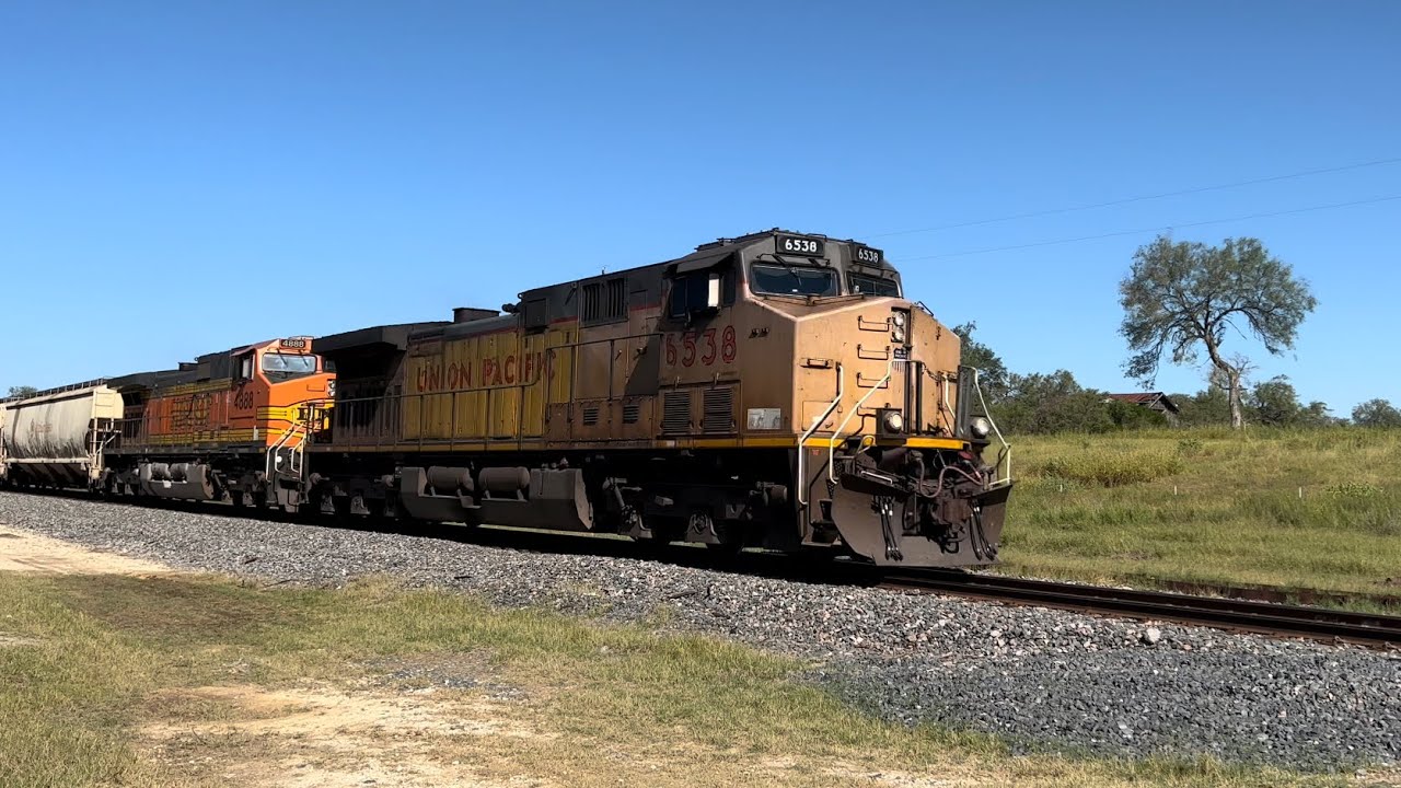 UP 6583 AC44CW leads grain train with DPU | Corpus Christi Sub - YouTube