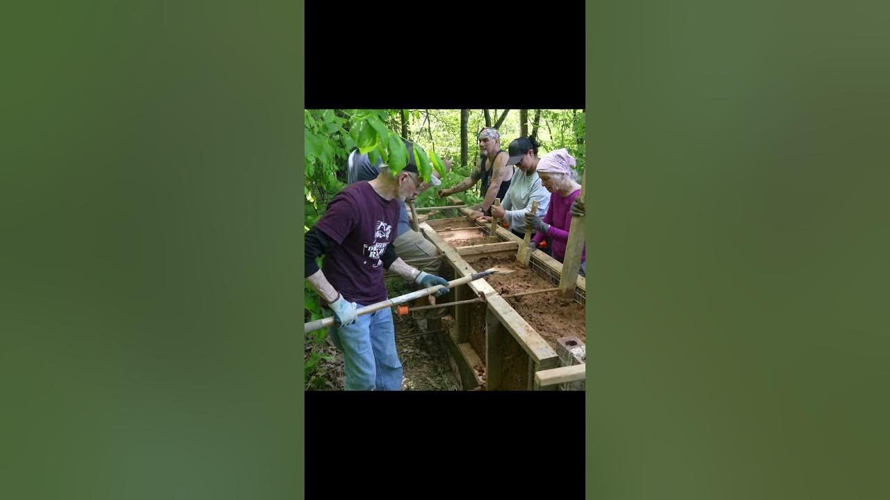 Building Cob Walls with the Slipform Method #cobhouse #naturalbuilding #affordablehousing - YouTube
