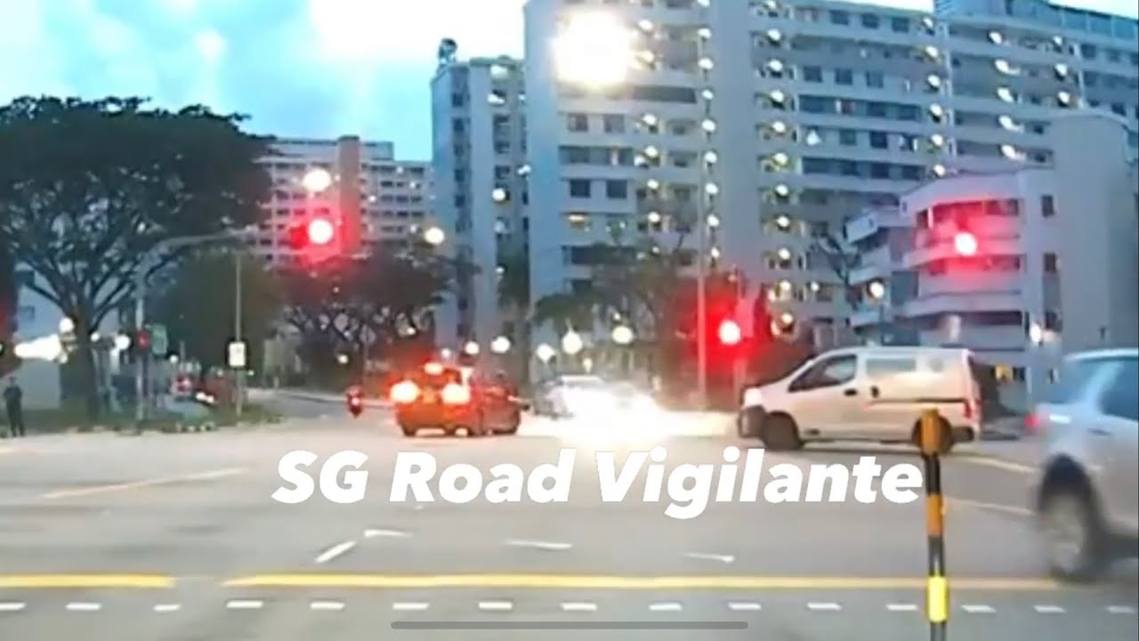30oct2022 van fail to conform to red light signal hit red mpv & took ...
