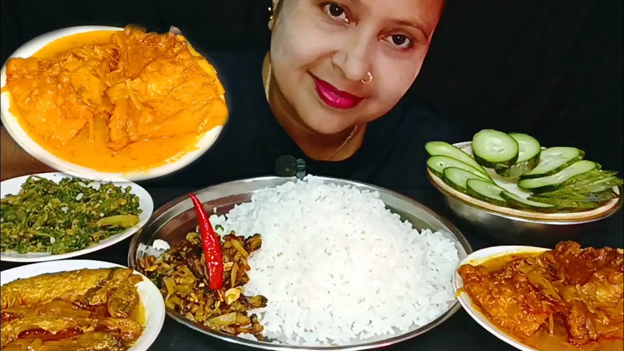 AMAR EATING SHOW -UCHA ALOO BHAJA. SHARK BHAJA. PABDA FISH CURRY. CATLA ...