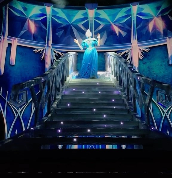 Donna Jeanie hanging dress snippet 2019 FLATH - lovedisneythings on tik ...
