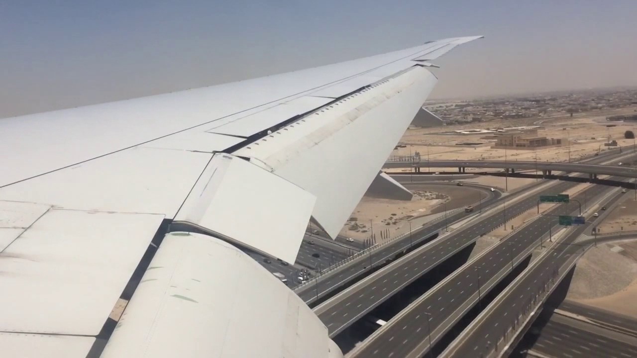 Emirates B777-300ER A6-EBQ landing in Dubai (EK505) - YouTube