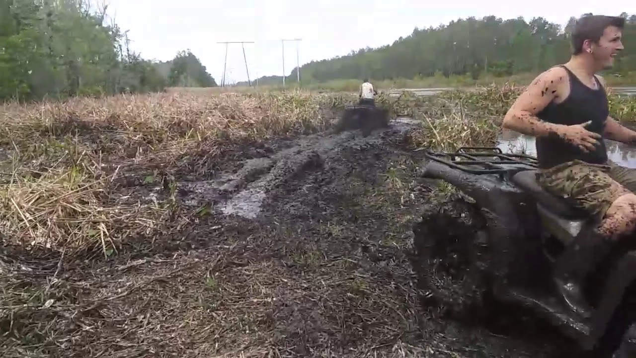 Honda 420 a little mud action - YouTube