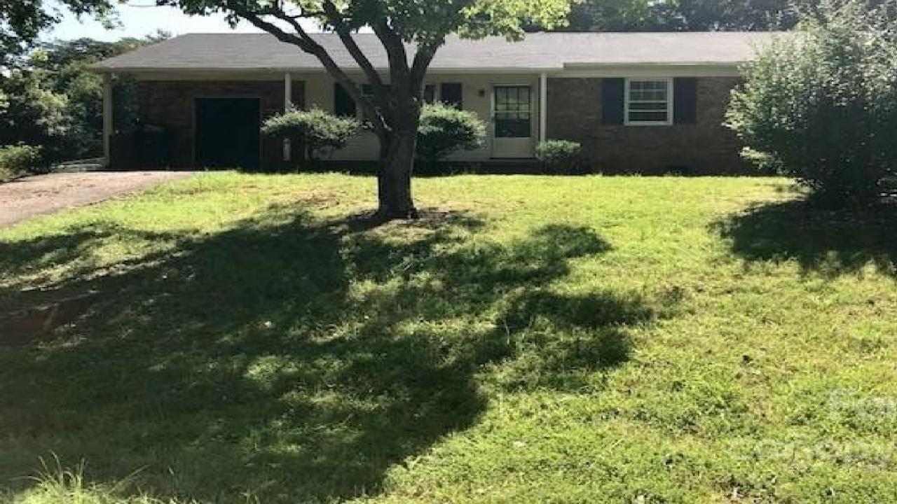 1303 Rolling Lane, Statesville, NC Presented by Tracy Petrosky. - YouTube