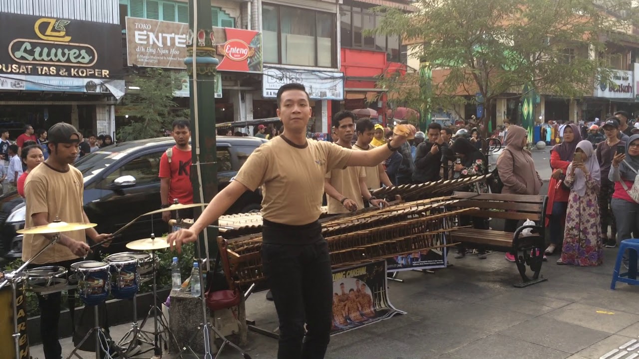 TARI PERUT biar GAK MENGKERUT angklung jogja malioboro - YouTube