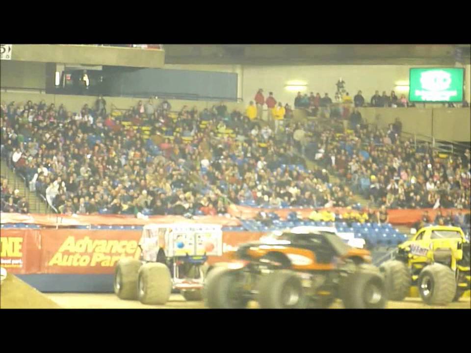 Monster Jam Freestyle 1-14-12 2pm Show - YouTube
