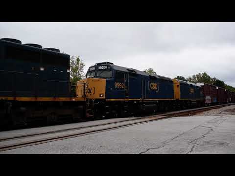 CSX Q692 Departs Greenwood SC With CSX F40PH Locomotives Trailing - YouTube