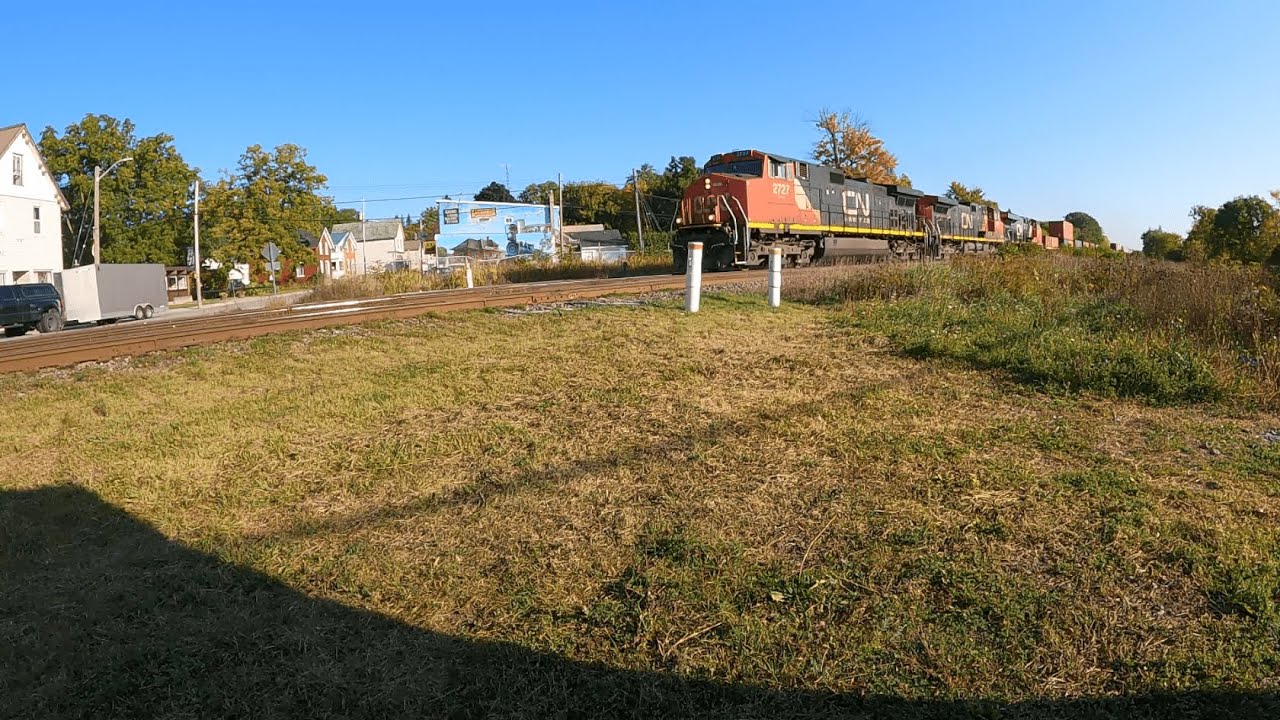 Dash 9s! 7 Trains in Lansdowne and at Kidd road. - YouTube