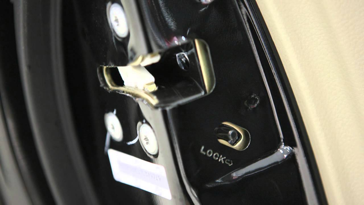 2012 NISSAN Versa Hatchback - Child Safety Rear Door Locks - YouTube