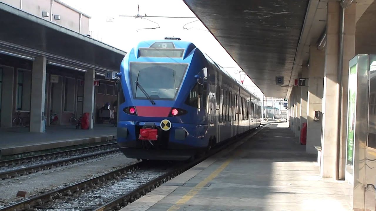 Sistemi Territoriali ETR 340 FLIRT leaving Venice - YouTube