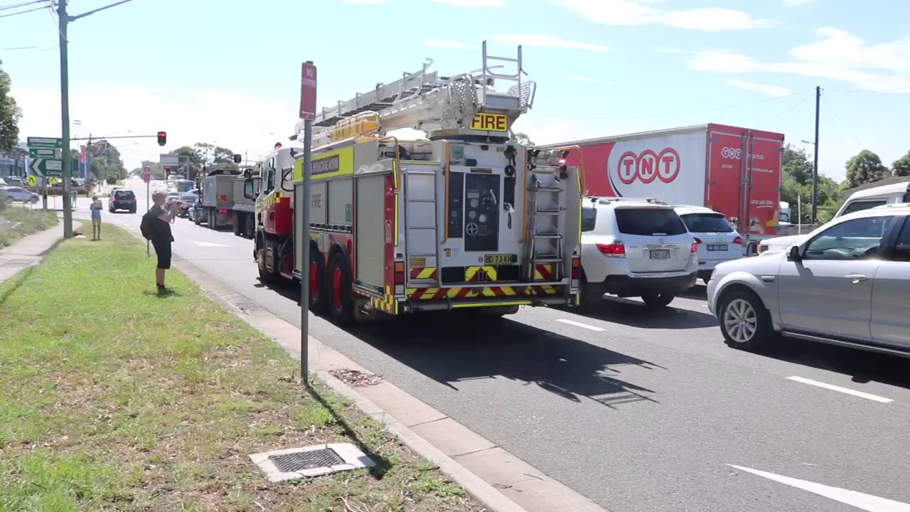 FRNSW - AP45 (SEV) responding - YouTube