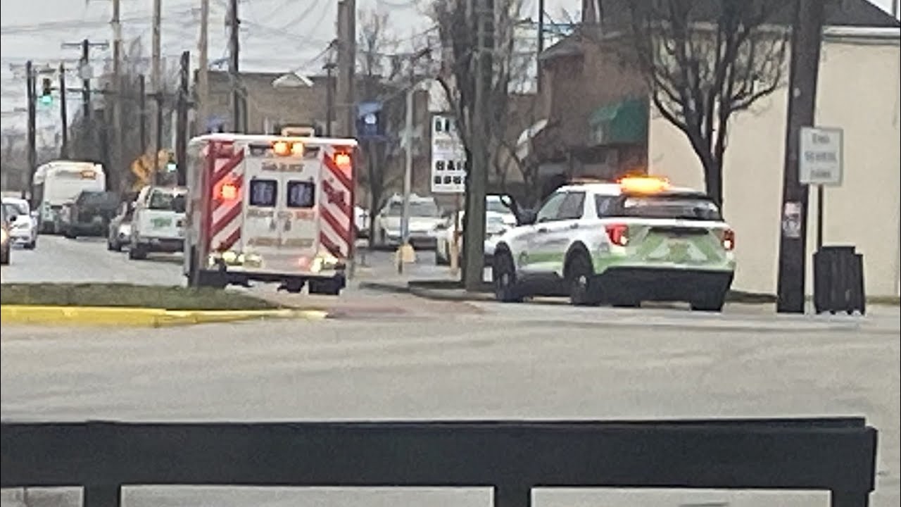 Darby Fire Company Ambulance 4 & Mercy Fitzgerald Medic 105 Responding ...
