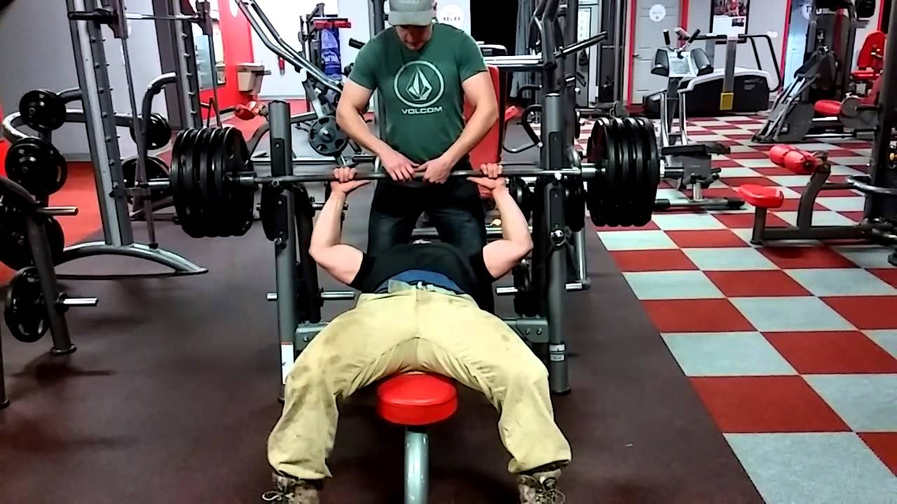 405 bench press - YouTube