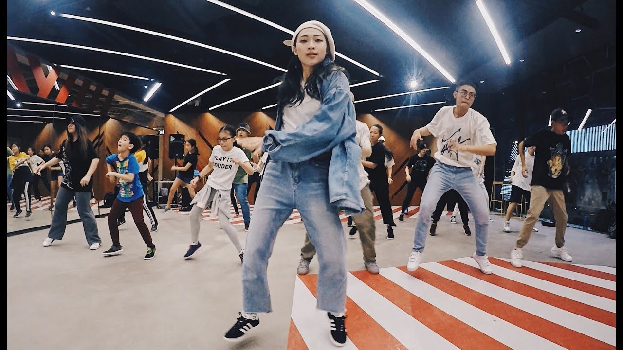 Xiao Mei Hip Hop Open Class 2018 (Adv Beginner Lvl) - YouTube