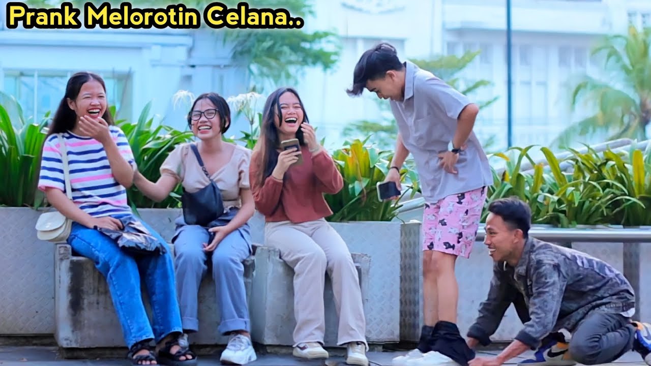 MELOROTIN CELANA DI DEPAN CEWEK.. AUTO NGAKAK - YouTube