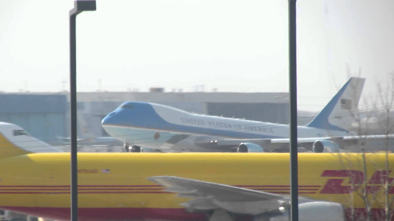 Air Force One departing Chicago off runway 14L/32R towards Atlanta (3 ...