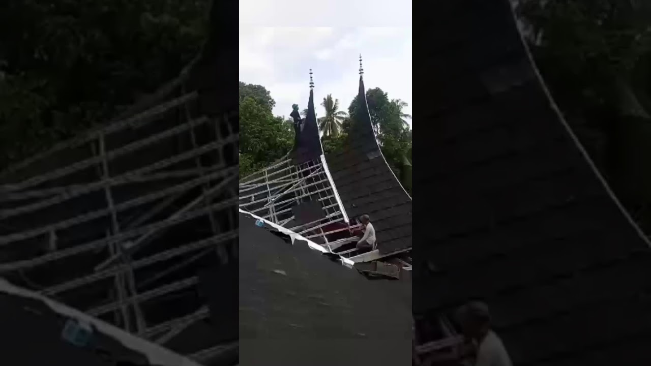 CARA PEMASANGAN ATAP GONJONG rumah adat minang - YouTube