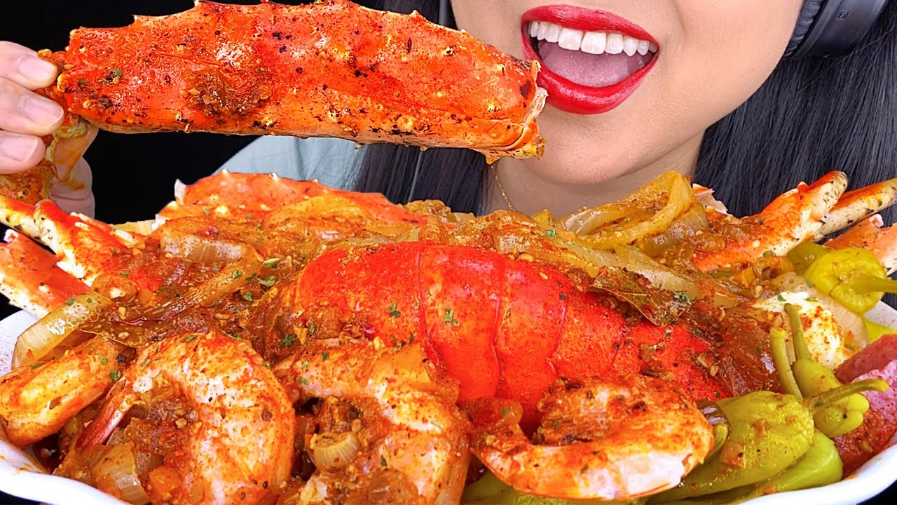 Asmr Giant King Crab Seafood Boil Drenched Bloves Smackalicious Sauce