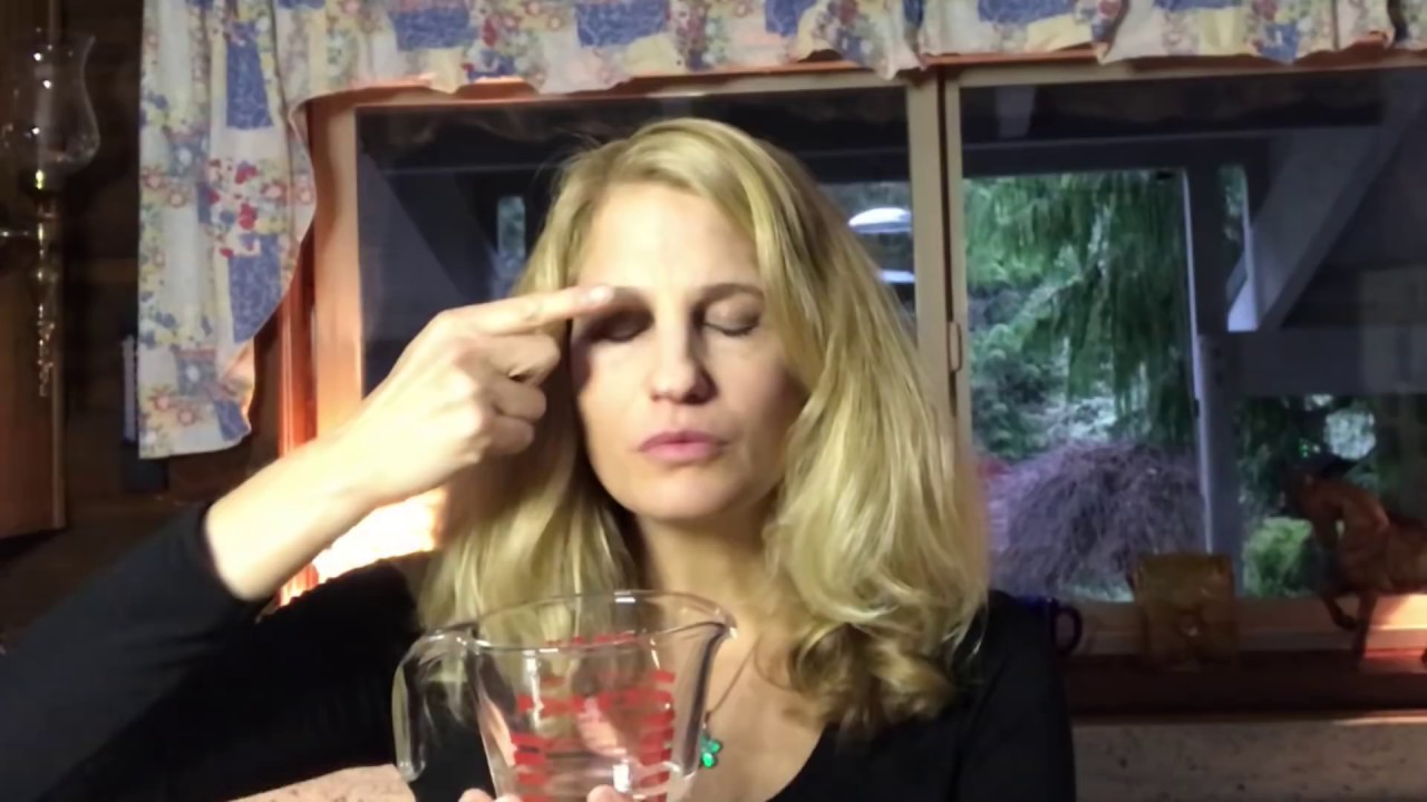 Say Goodbye to Dry Eyes with This Simple and Natural Treatment - Earth ...