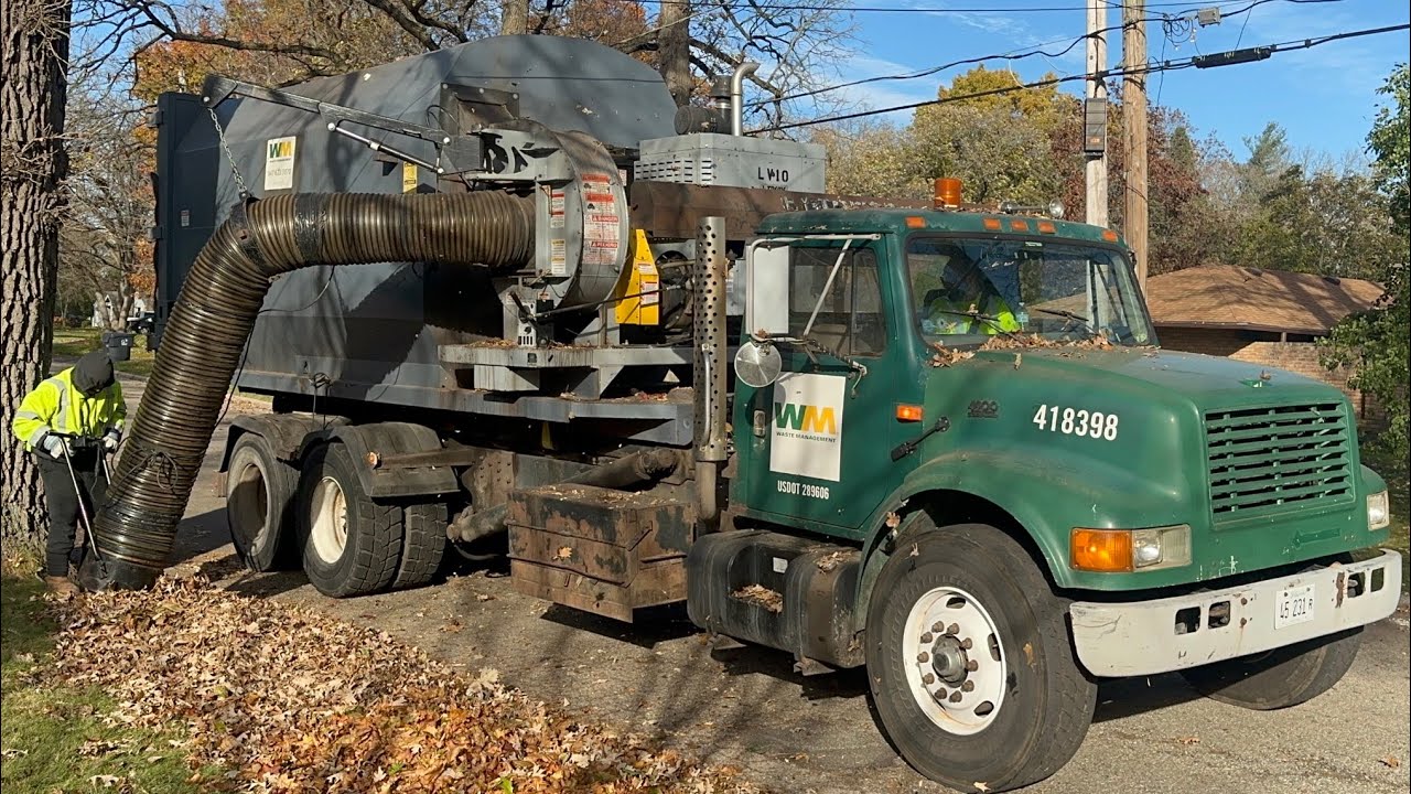 Ex Onyx International 4900 Roll Off Leaf Vac Garbage Truck Vacing Out ...