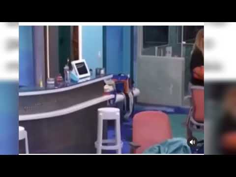 Eu tô  gritando que jade foi para o banheiro e deixou microfone ligado kk