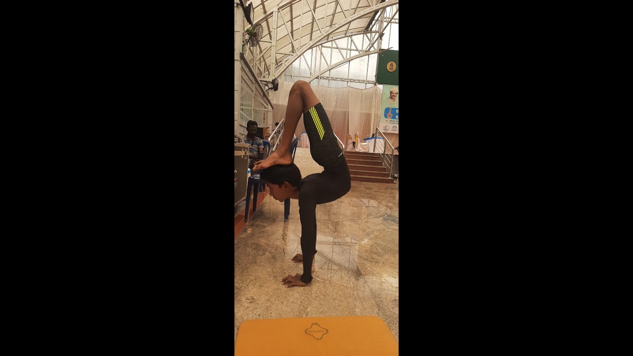 Artistic Single Yoga Performance - YouTube