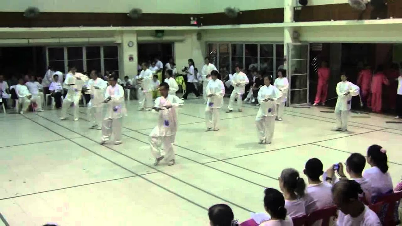 Jurong Spring CC太极拳观摩会 - 杨式太极剑 - YouTube