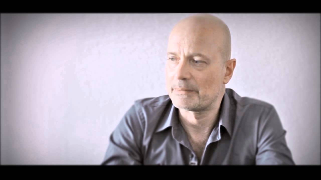 Zehn Milliarden von Stephen Emmott gelesen von Christian Berkel - YouTube