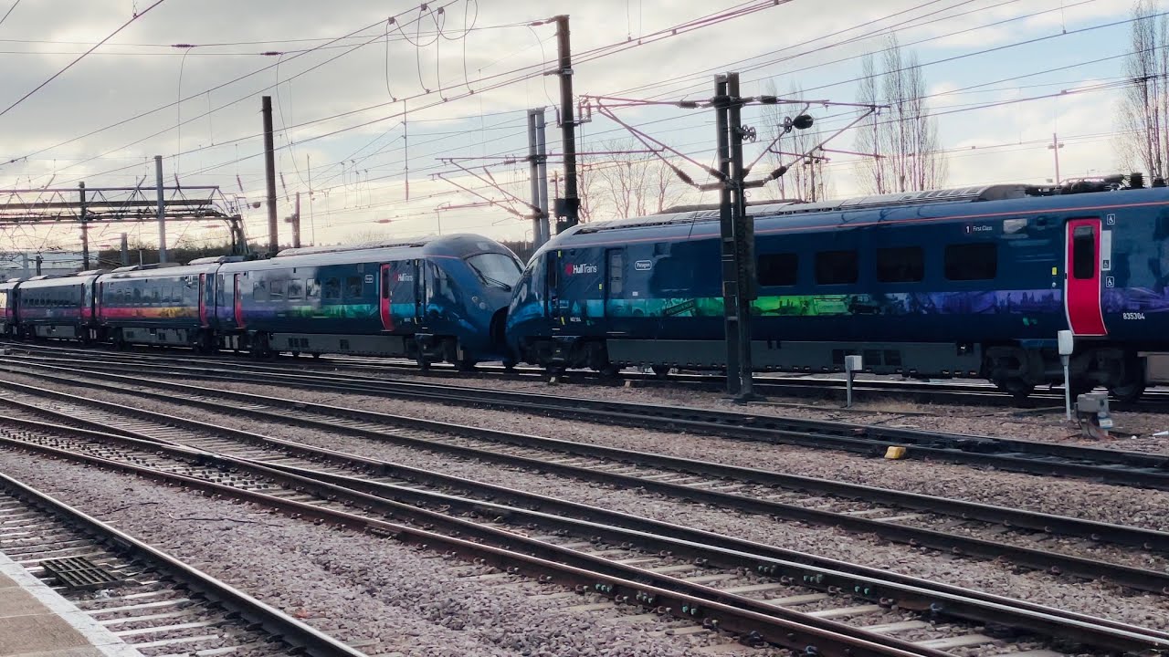 Hull Trains Pargon Azuma 802303+802304 At Doncaster From Hull To London ...