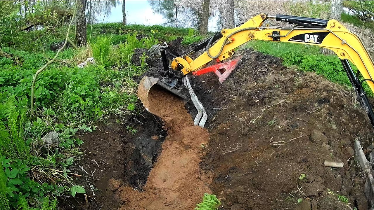 Backfilling and finishing the drainage trench. - YouTube