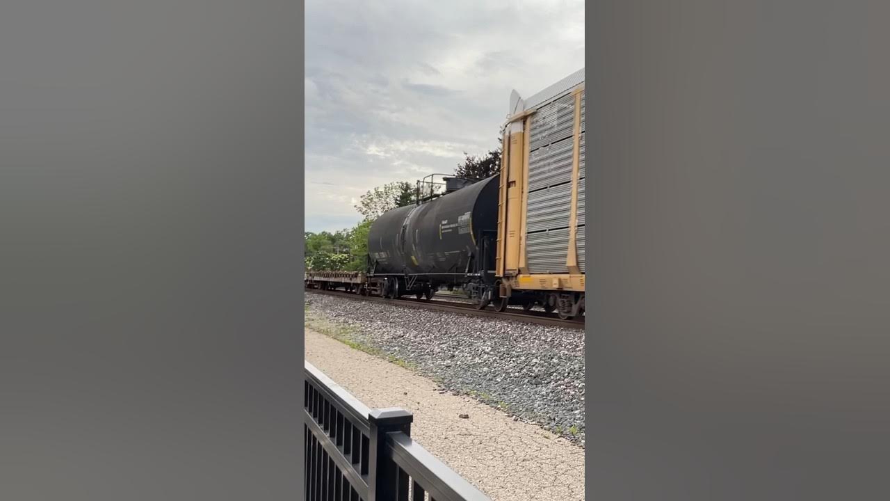 A pair of NS GEVOs lead an NS manifest in Glendale, Ohio - YouTube