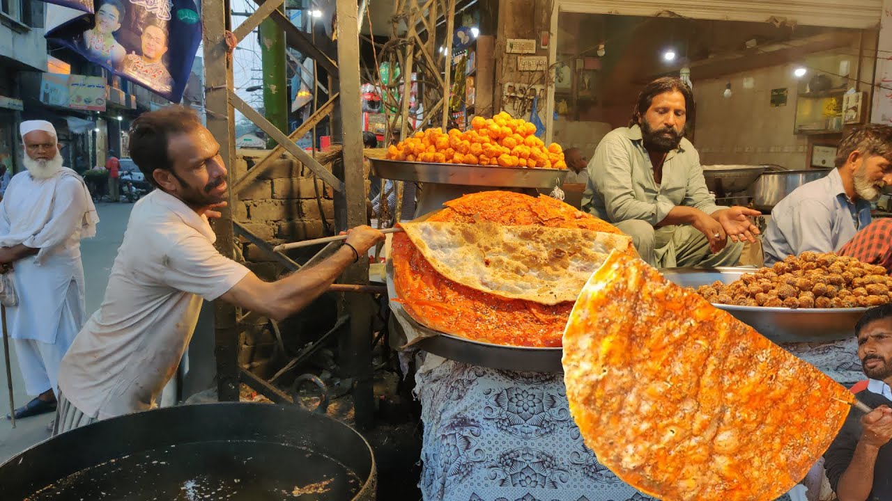 Lahori Katlama | Lahori Katlama Recipe |Deep Fried Desi Pizza | Lahore ...
