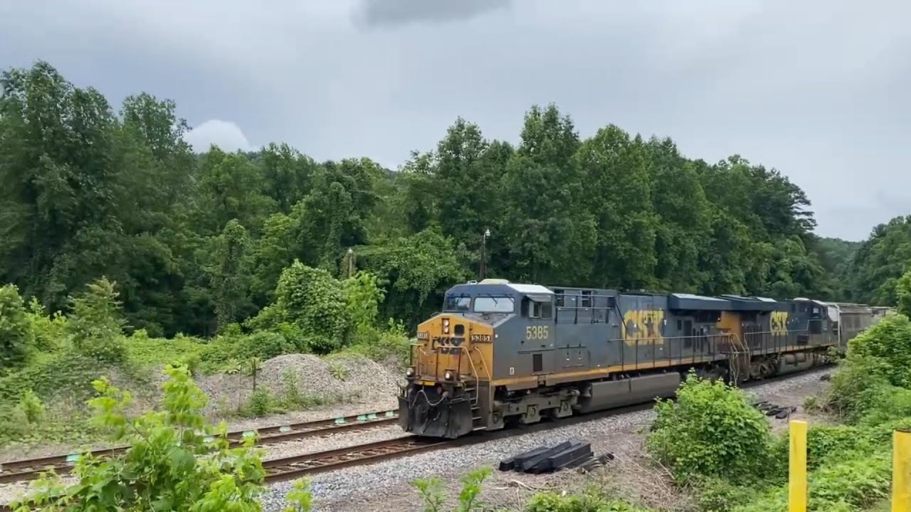 Two CSX north bound freights for today, M692 and M652! - YouTube