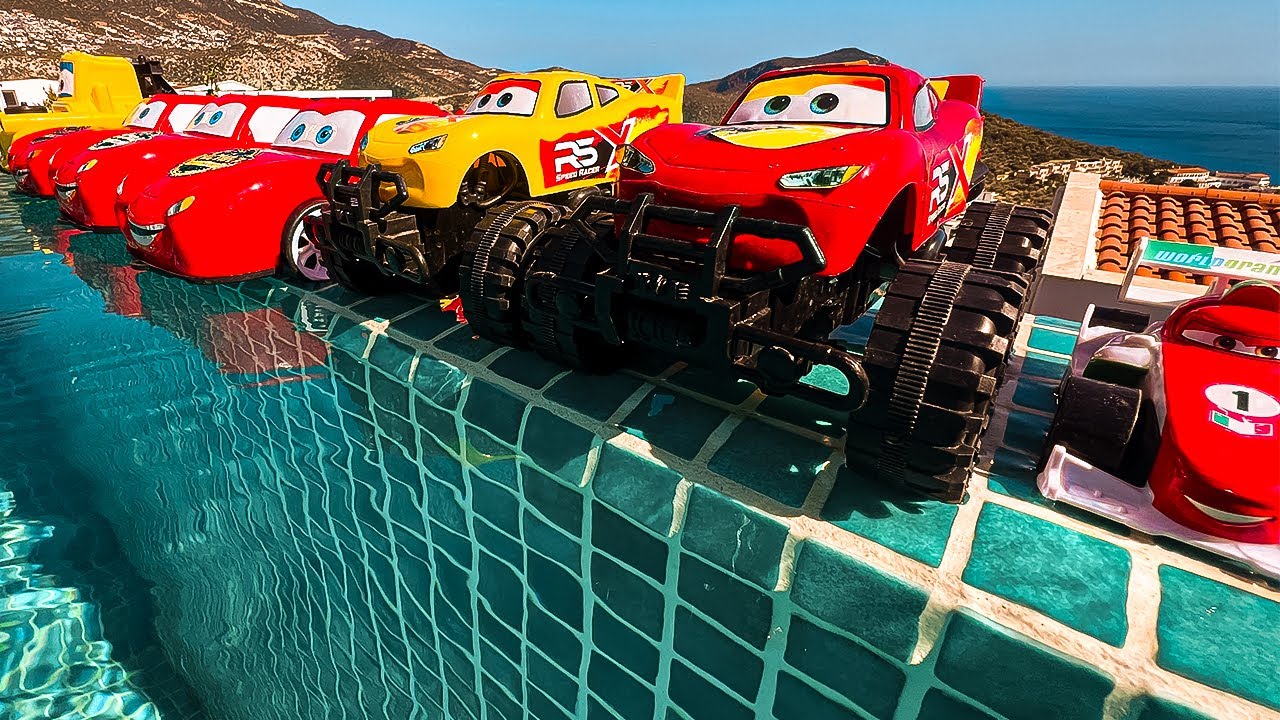 Disney Pixar Cars falling into deep pool, Lightning McQueen, Tow Mater ...