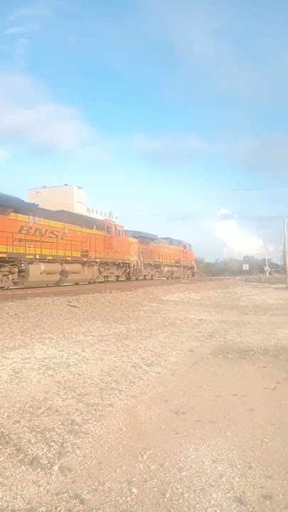 Bnsf DASH 9-44CW 4189 leader leads ES44DC leads norfolk southern leads at Galveston sub #railfan ...