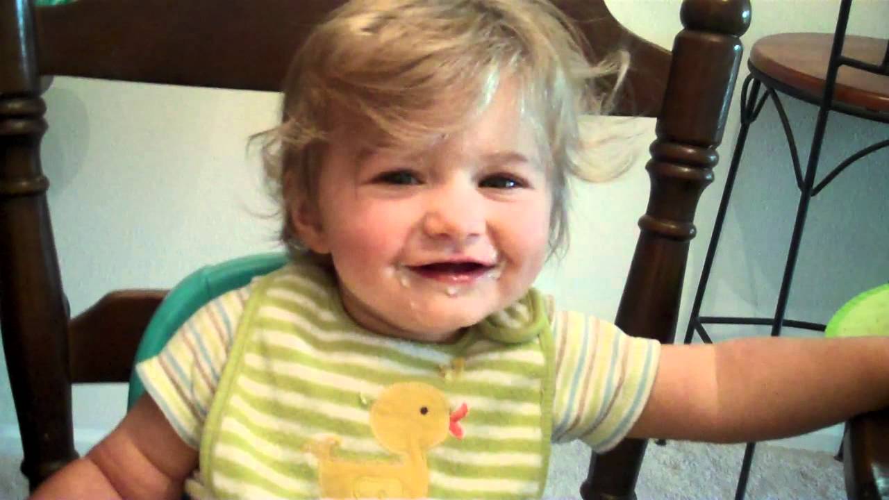 Babies are easily amused - YouTube