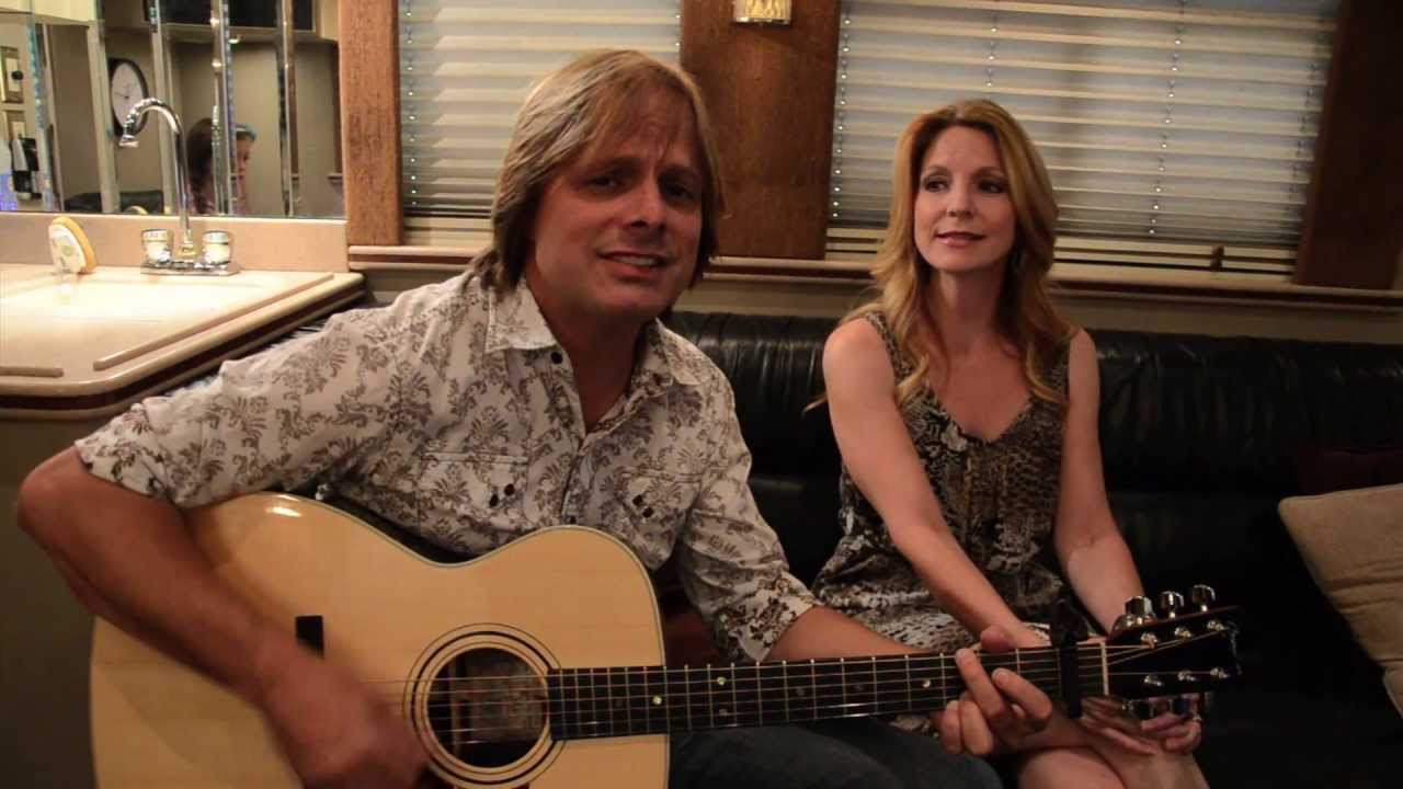 The Roys "Another Minute" | 30-Minute Music Hour: On the Road - YouTube